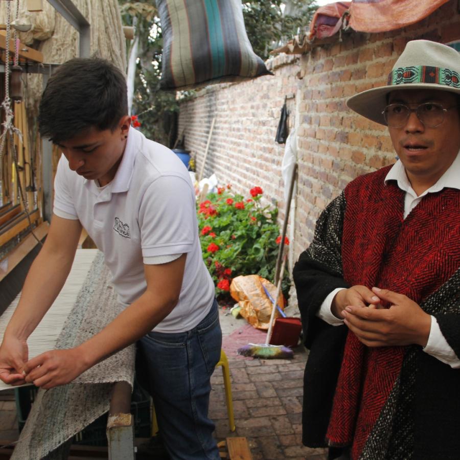 La ruana colombiana viste al mundo con 'Tejidos Rebancá' | Artesanías