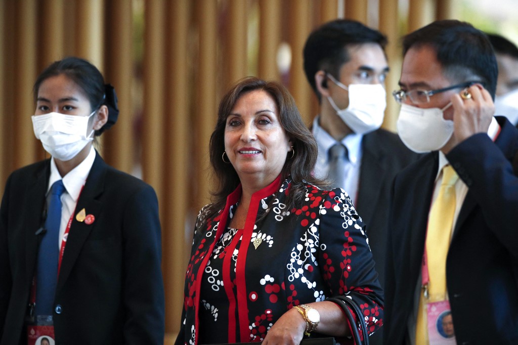 Dina Boluarte: primera presidenta de Perú