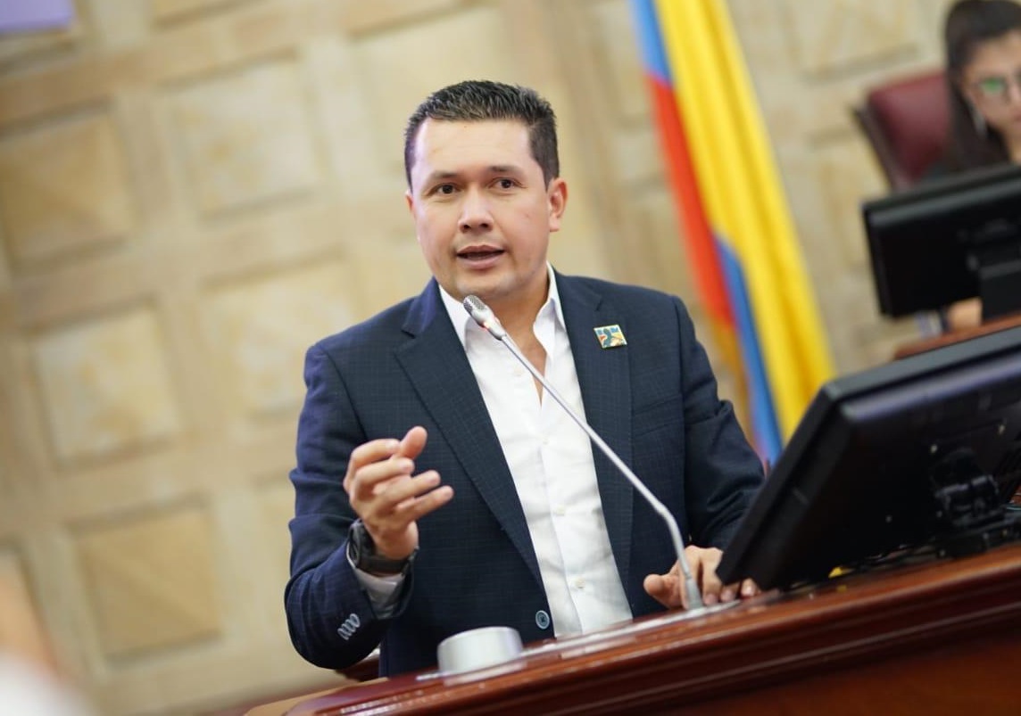 Corte abre investigación penal contra el representante Edwin Ballesteros