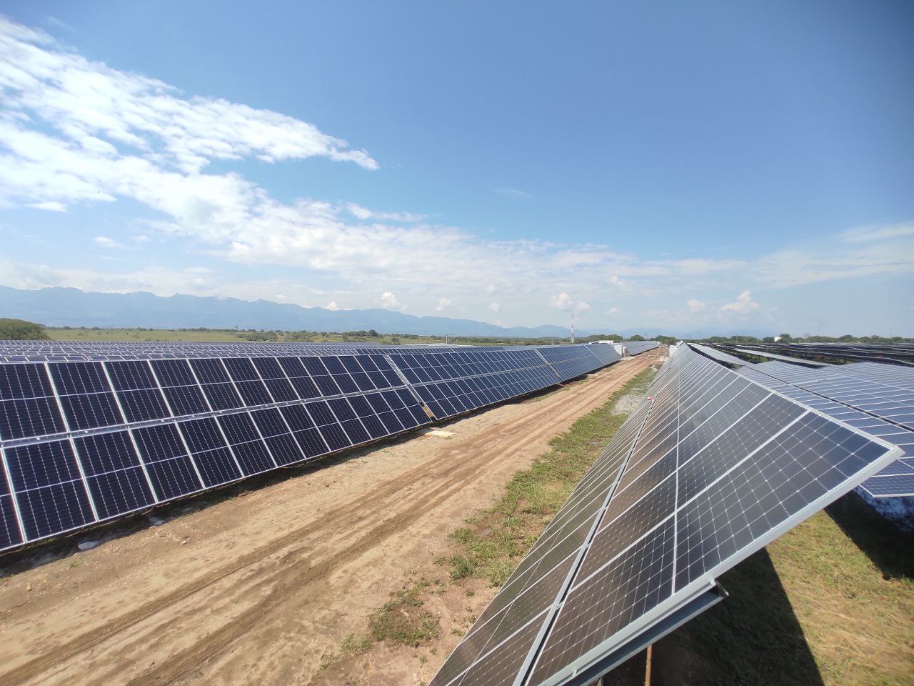 Inauguran Ecoparque solar Brisas en Aipe, Huila