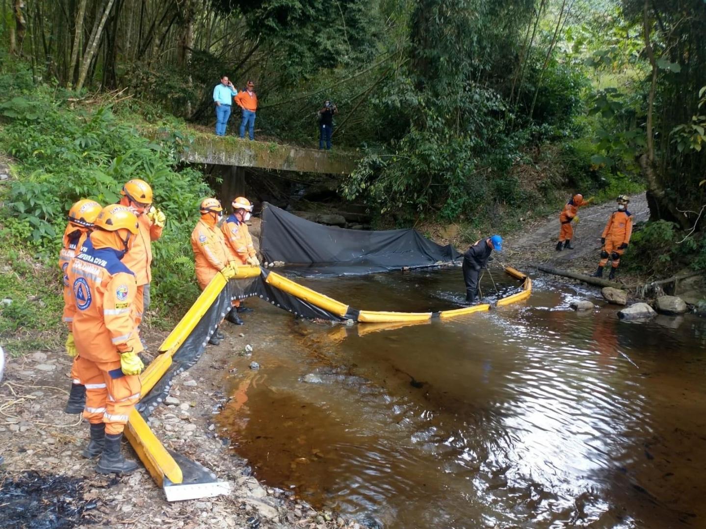 Toman medidas preventivas en el Quindío por derrame de crudo en dos ríos