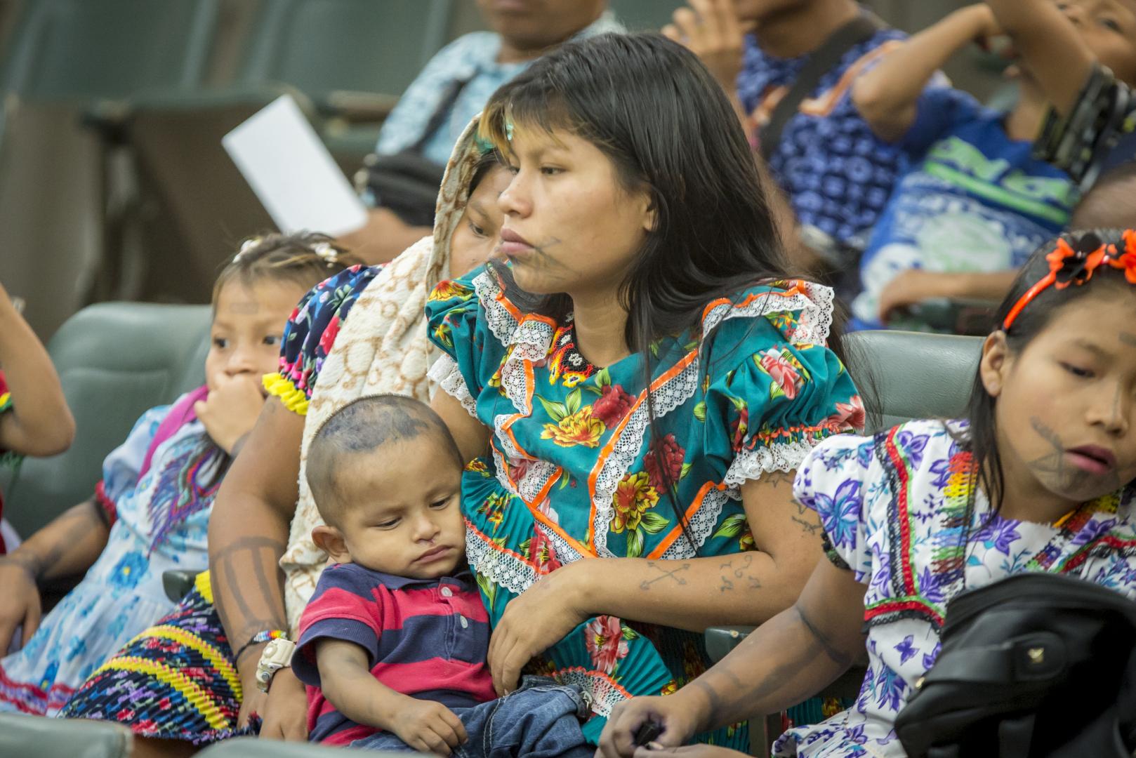 Hospitalizan en Medellín a dos menores emberá katío