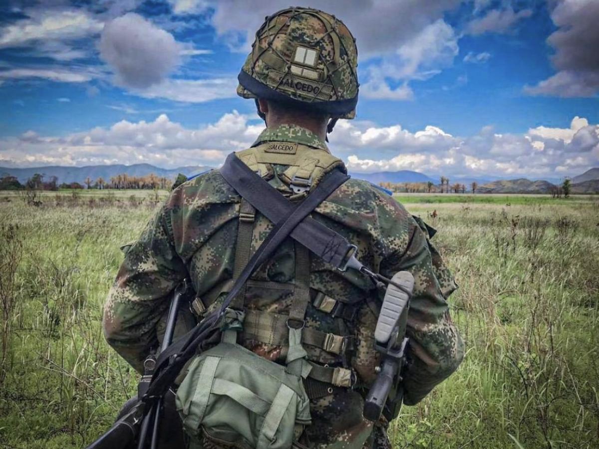 Militares retenidos en zona rural de Cali