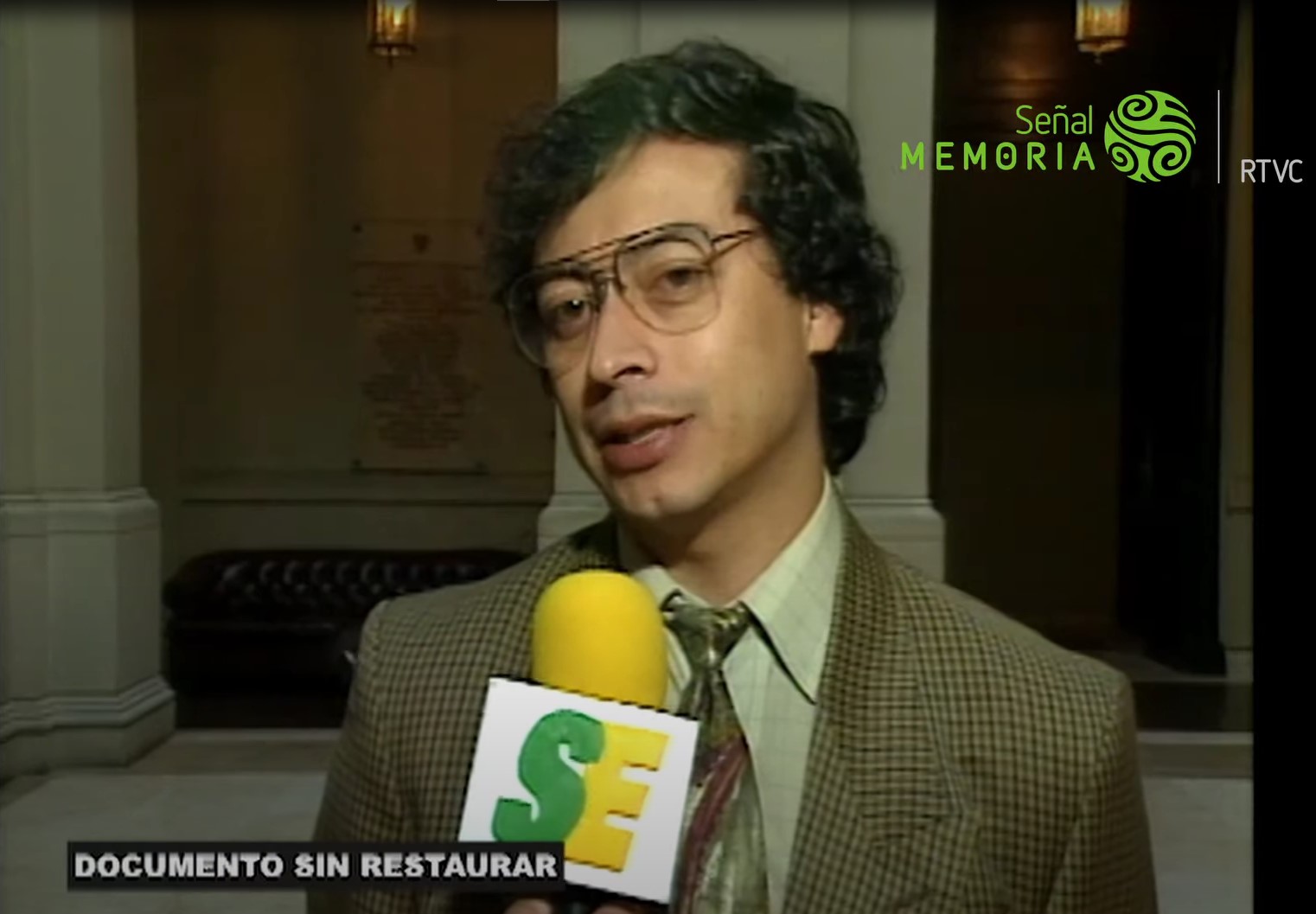 Presidente GUSTAVO. FRANCISCO PETRO URREGO abre la discusión formal ...