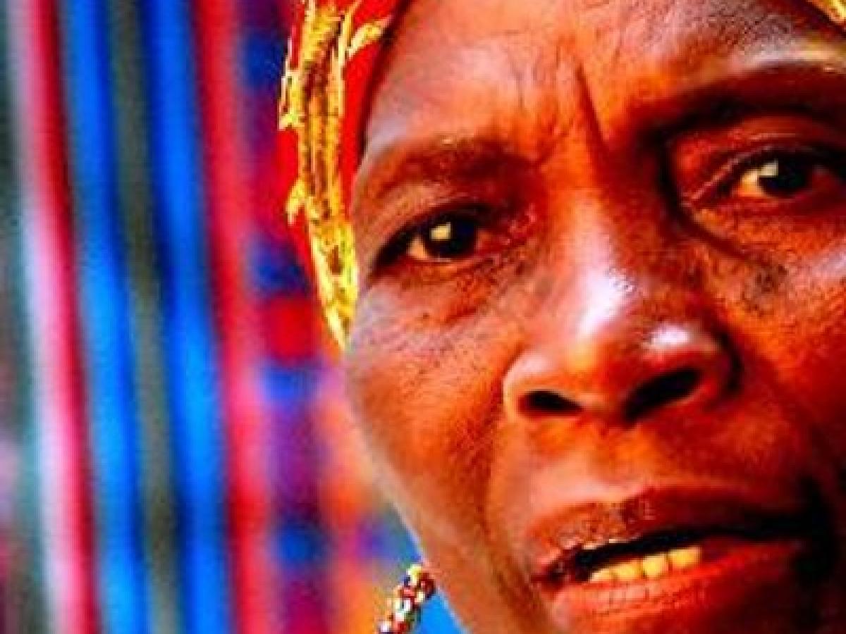 Ceferina Banquez y sus canciones para combatir el dolor de la guerra.