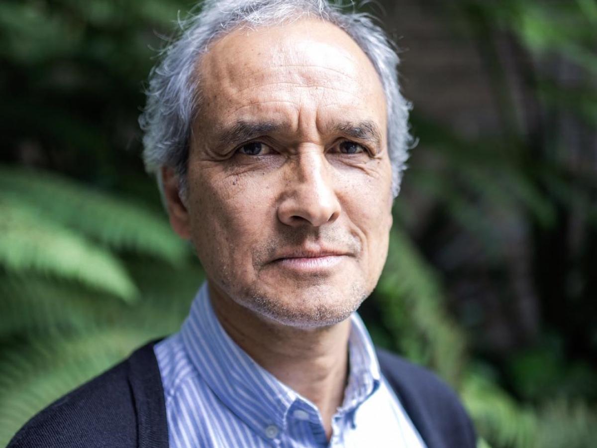 Julio Paredes: el oficio de escribir mirando las nubes