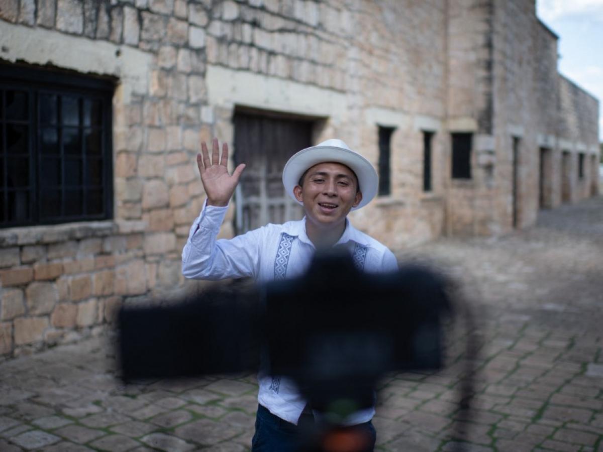 Santos, tiktoker mexicano que resalta la lengua maya