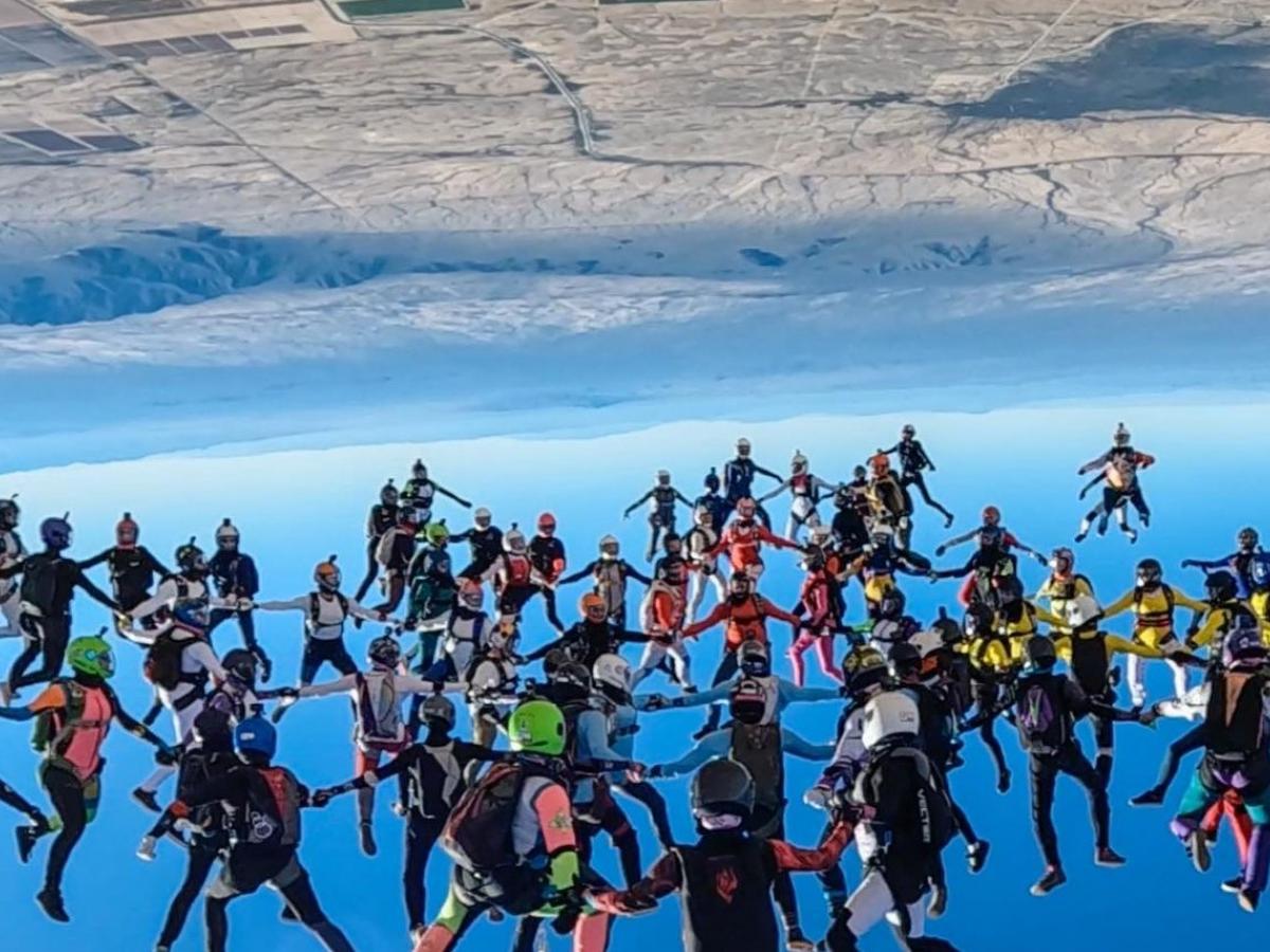 Paracaidista colombiana completó su séptimo récord del 2022