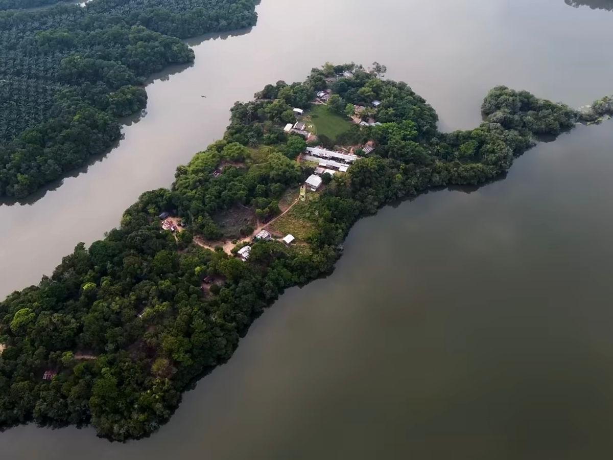 YouTuber regaló páneles solares e internet a la isla Renacer, en Santander