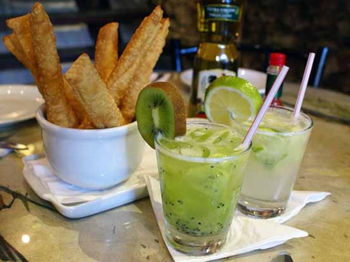 Más que Fútbol: Cinco bebidas brasileras para el fin de semana | Radio ...